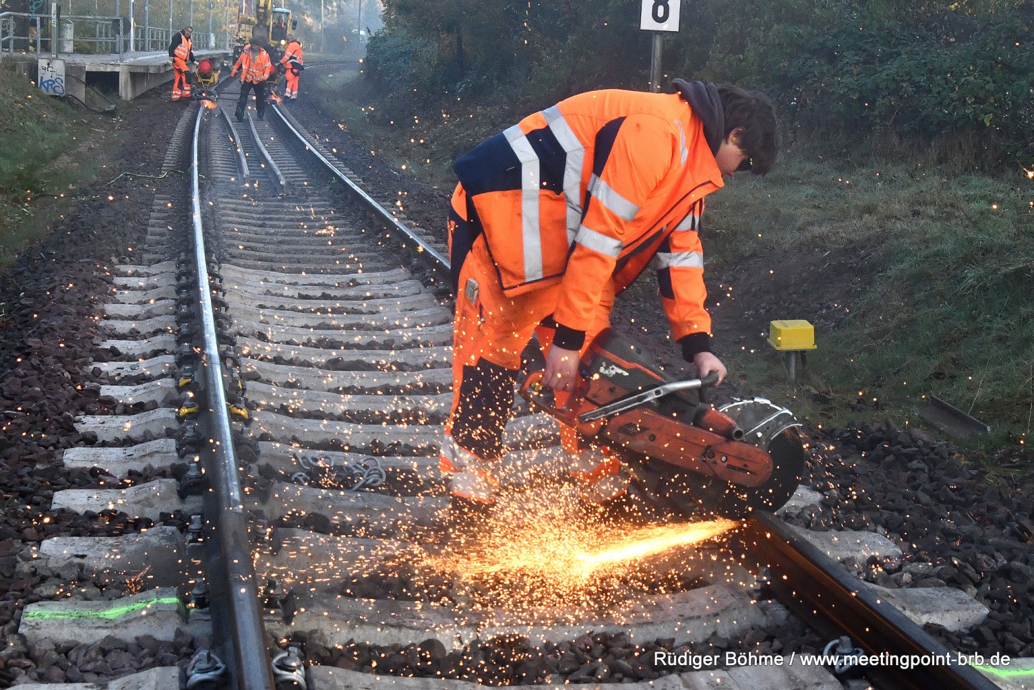 Neue Gleise am Bahnübergang in der Gördenallee liegen / Am Montag soll ...