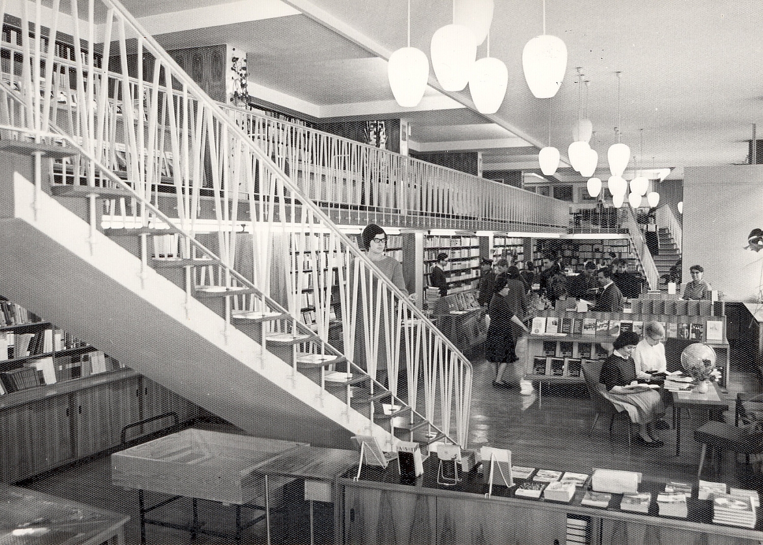 Mundgeblasene Neonröhren warben für die Volksbuchhandlung