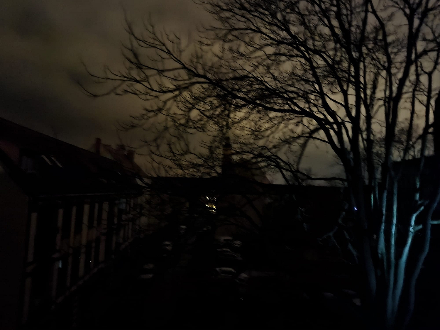 Alles dunkel: Stromausfall in der Neustadt / Update