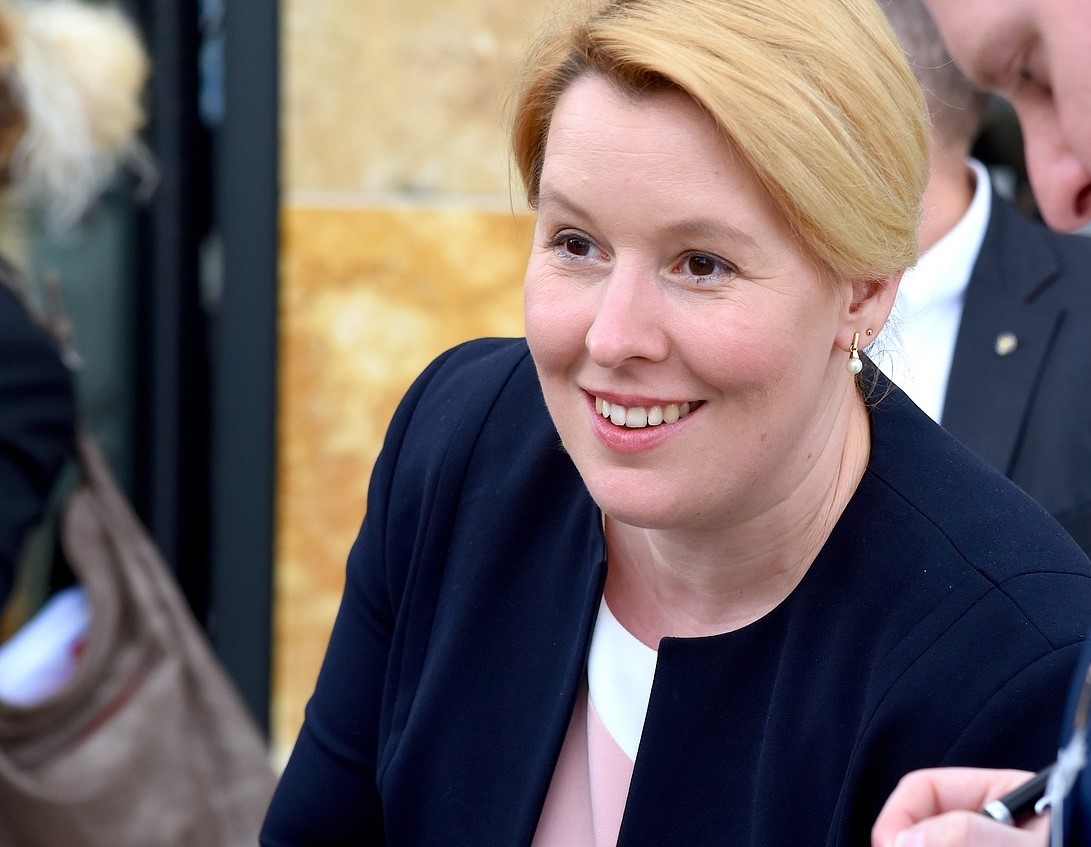 Nach Vorwürfen rund um Arbeitszeiten-Betrug in Berlin: Ehemann von ...