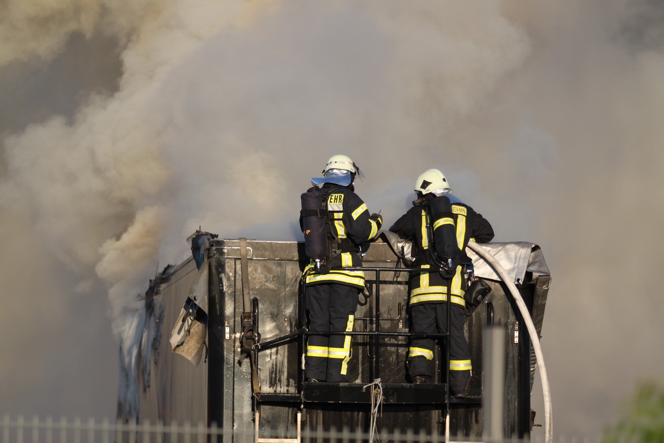 A10: LKW-Brand sorgt für Vollsperrung zwischen Ludwigsfelde-Ost und ...